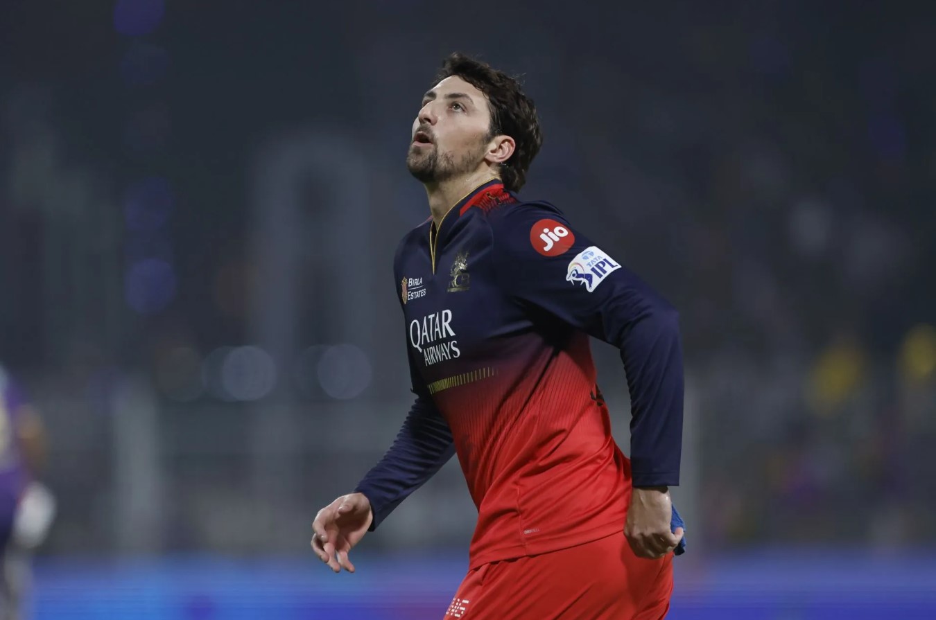 MI vs RCB: Phil Salt and Tim David combine to pull off a terrific catch ...